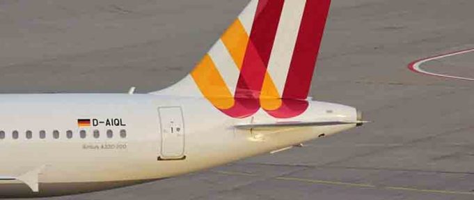 Was steckt hinter den Buchstaben am Flugzeug?