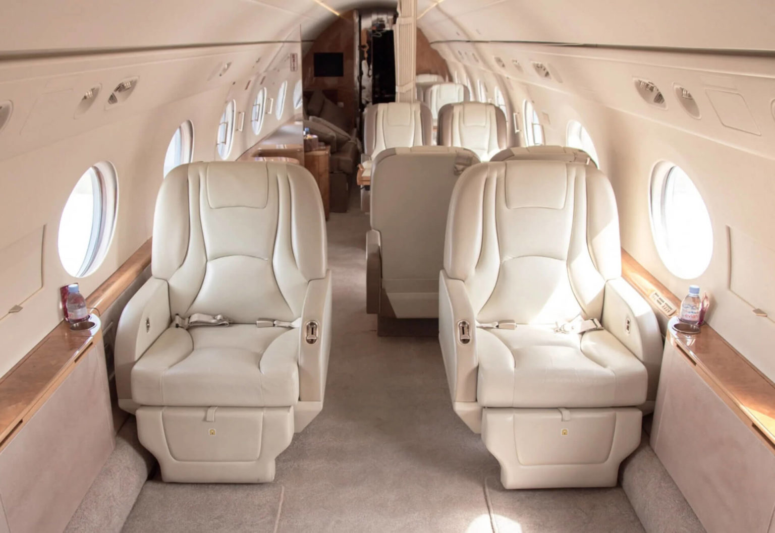 Privatjet Mieten: Buchung, Vorteilen und Serviceleistungen ...